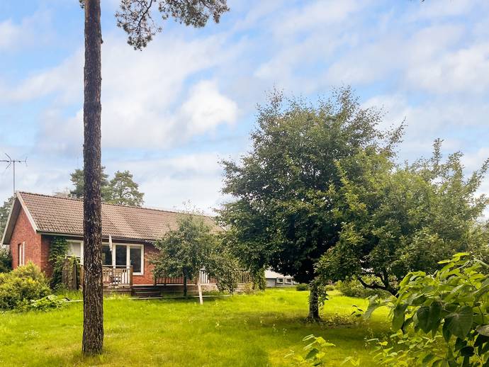Ekvägen 26 i Hallstavik, Norrtälje kommun - villa till salu - Hemnet
