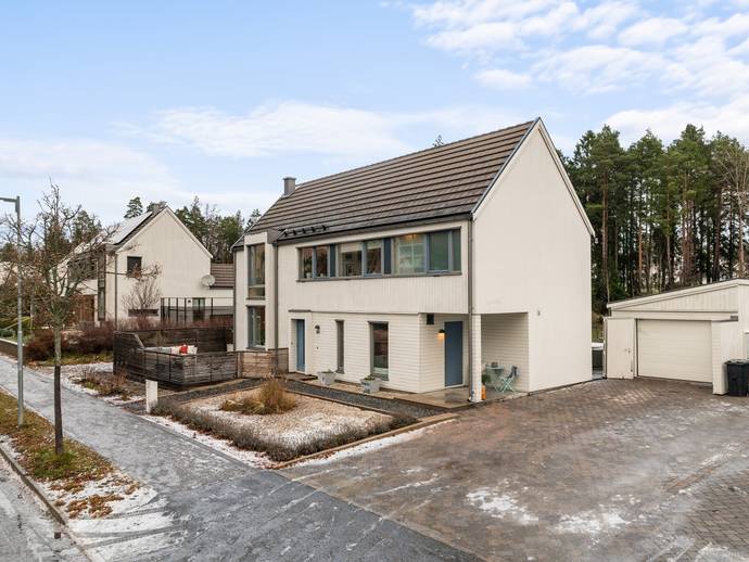 Byle allé 44 i Täby Kyrkby, Täby kommun - villa till salu - Hemnet