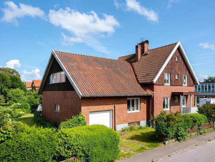 Blekingegatan 9 i Centrum/Väster, Halmstads kommun - villa till salu ...