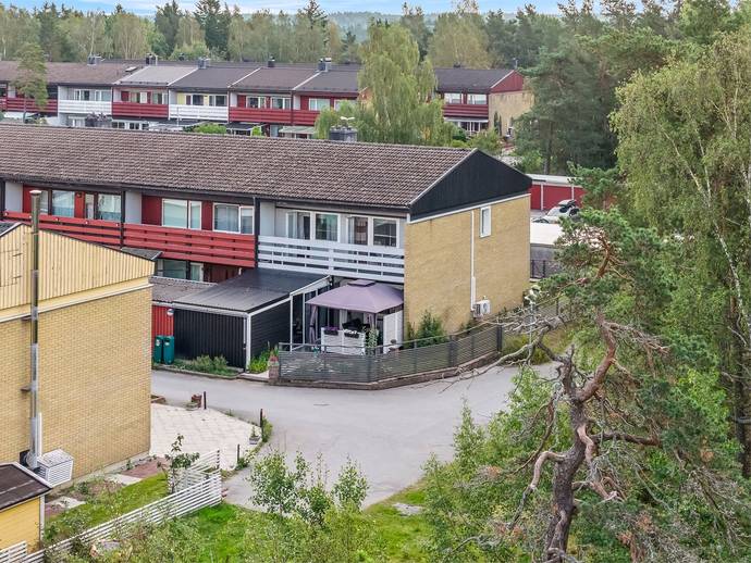 Stora Hundens gata 615 i Brandbergen, Haninge kommun - radhus till salu ...