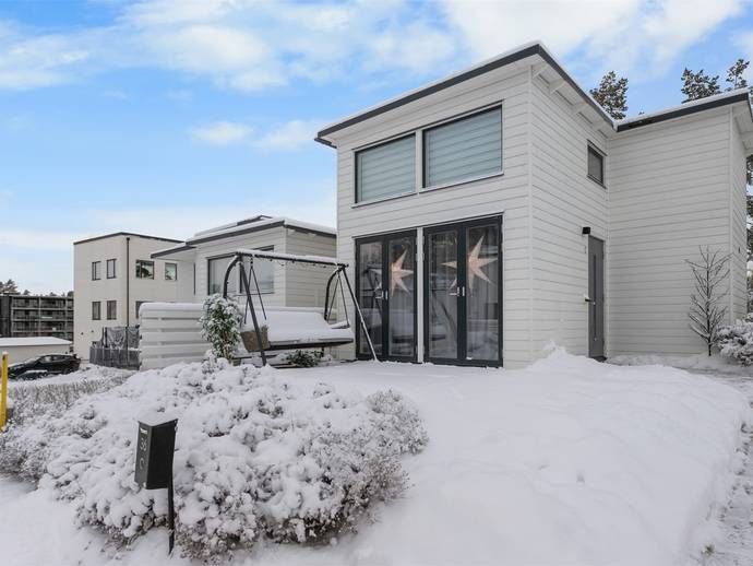Tant Gredelins väg 36C i Norra Uttran/sandstugan, Botkyrka kommun ...