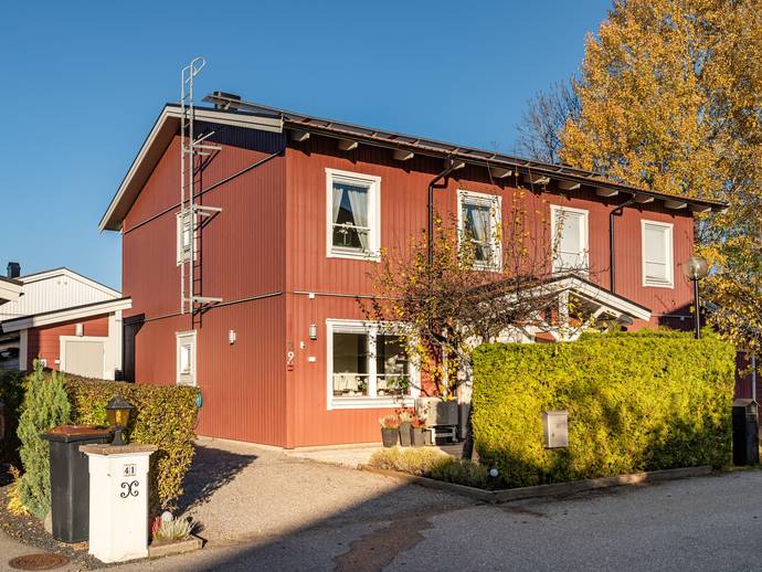 Gårdsvägen 39 i Viksjö, Järfälla kommun - radhus till salu - Hemnet