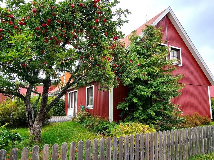 Myrbackavändan 39 i Bomhus, Gävle kommun - Radhus till salu - Hemnet