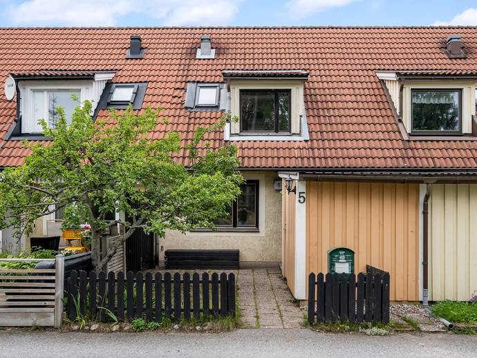 Romansvägen 5 i Skogås, Huddinge kommun - Radhus till salu - Hemnet