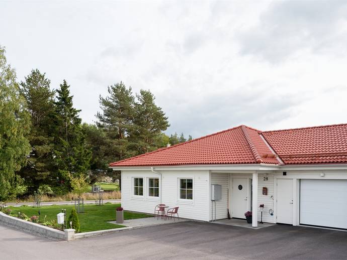 ELIN HAMMARS VÄG 28 i Hallstahammar, Hallstahammars kommun - Villa till ...