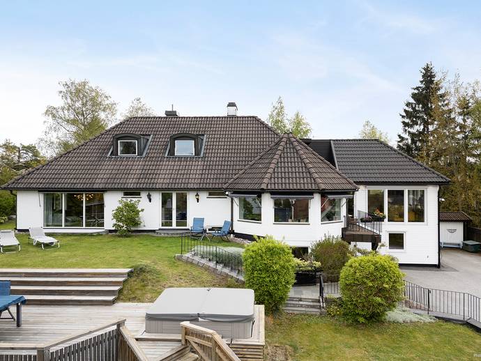 Dalvägen 62B i Ella Park, Täby kommun - villa till salu - Hemnet