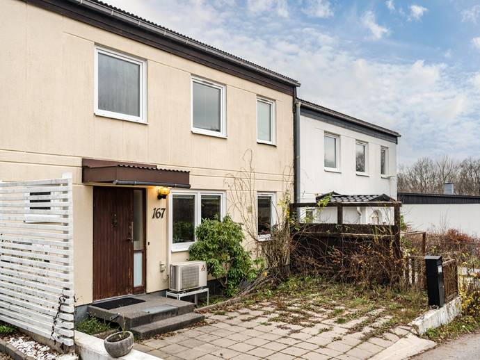 Lindholmsbacken 167 i Skärholmen, Stockholms kommun - radhus till salu ...