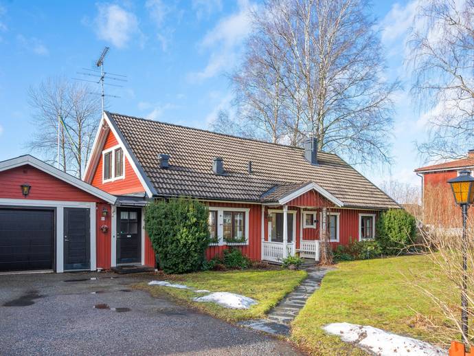 Brogatan 34 i Stallarholmen, Strängnäs kommun - villa till salu - Hemnet