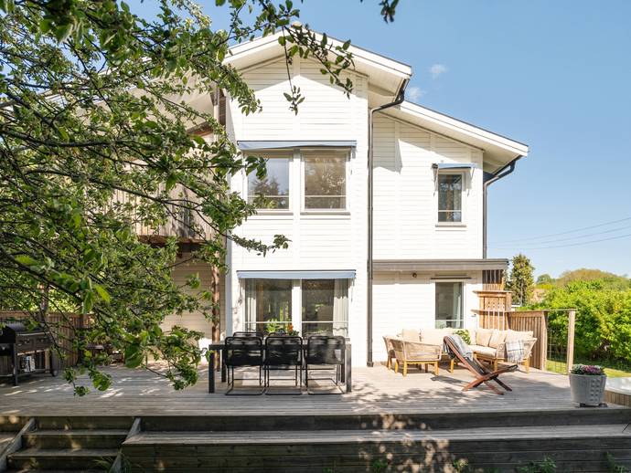 Jakobslundsvägen 7 i Segeltorp, Huddinge kommun - villa till salu - Hemnet