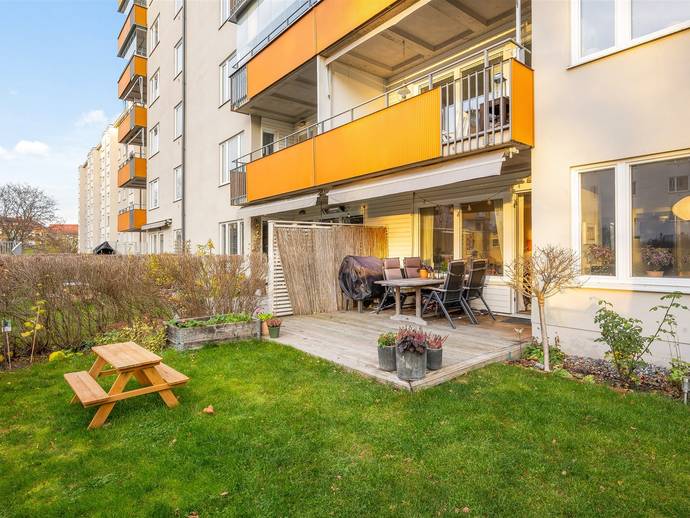 Ängkärrsgatan 15, Uteplats i Gamla Huvudsta, Solna kommun - lägenhet ...
