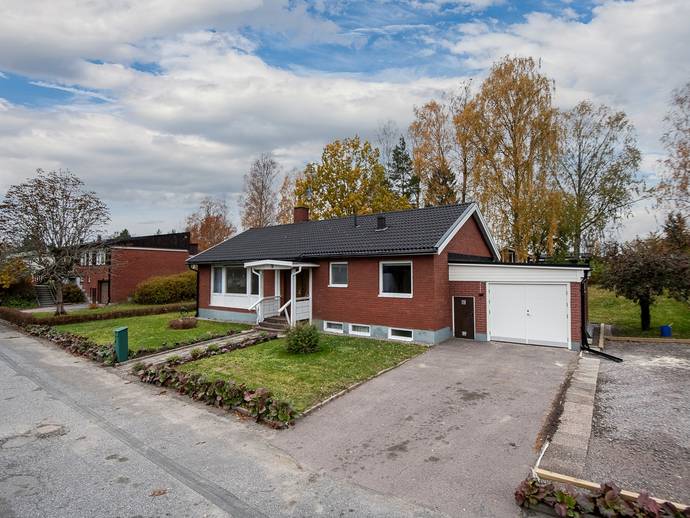Östbergsvägen 5 i Surahammar, Surahammars kommun - villa till salu - Hemnet