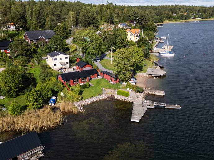 Kolsviks bryggväg 20 & 22 i Kolsvik - Yxlan, Norrtälje kommun - villa ...