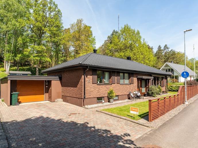 Nedre skogsbacken 10 i Alafors, Ale kommun - villa till salu - Hemnet