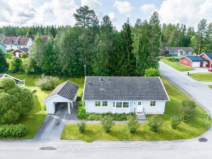 Faktorsvägen 8 i Vindeln, Vindelns kommun - villa till salu - Hemnet