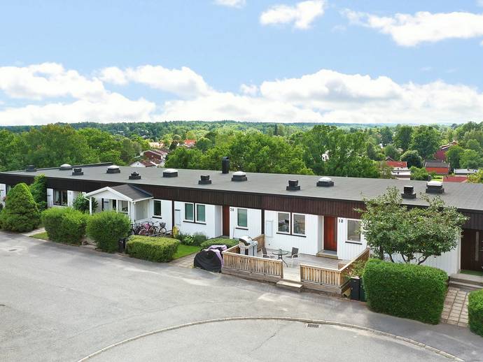 Hasselstigen 18 i Segeltorp, Huddinge kommun - radhus till salu - Hemnet