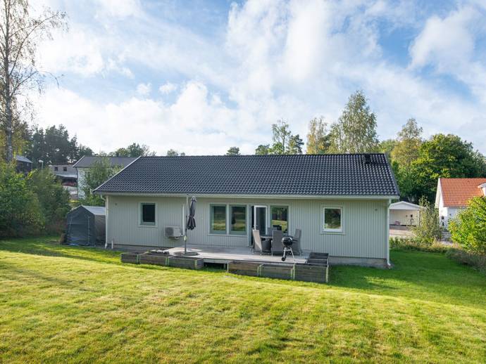 Rosendalsvägen 15 i Stallarholmen, Strängnäs kommun - villa till salu ...
