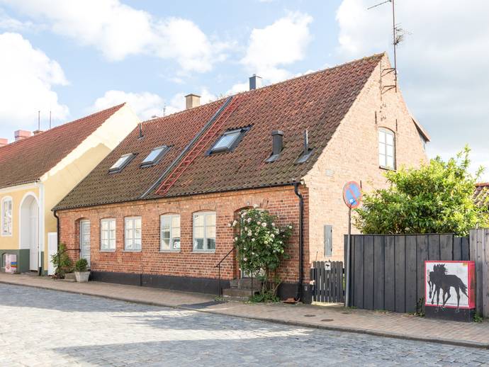 Järnvägsgatan 7 i Gamla Stan, Simrishamns kommun - radhus till salu ...