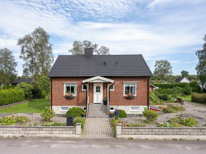 Algatan 21 i Hyltebruk, Hylte kommun - villa till salu - Hemnet