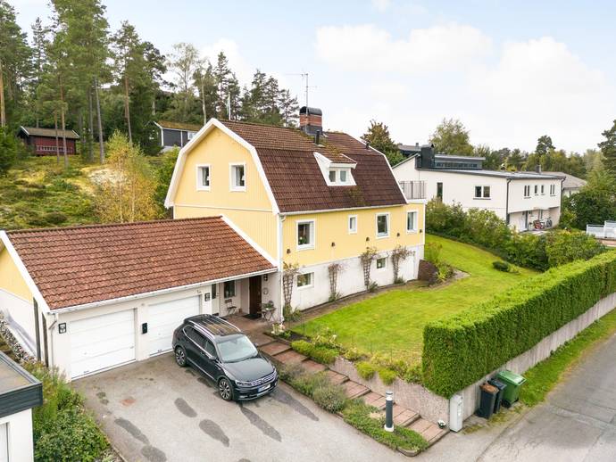 SPORTVÄGEN 1A i ENSTA, Täby kommun - villa till salu - Hemnet