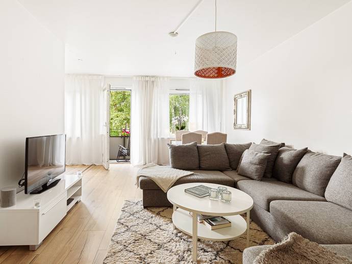 Rondellen 18 1/2 tr i Kallhäll, Järfälla kommun - lägenhet till salu ...