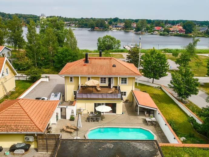 Sundby strandväg 1 i Stallarholmen, Strängnäs kommun - villa till salu ...