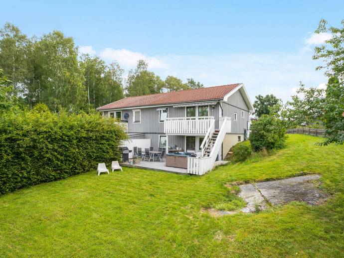 Skogsteby 9 i Bålsta, Håbo kommun - radhus till salu - Hemnet