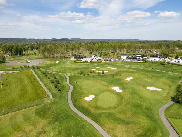 Golfgatan 52 i Lanna, Lekebergs kommun - tomt till salu - Hemnet
