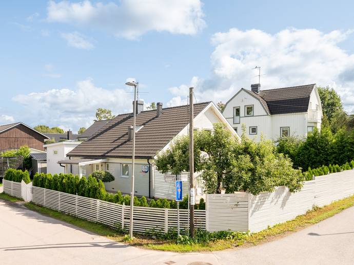 Slöjdvägen 15 i Segeltorp, Huddinge kommun - villa till salu - Hemnet