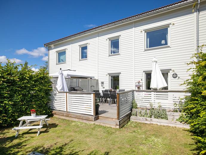 Skarplöts allé 37 i Västerhaninge, Haninge kommun - radhus till salu ...