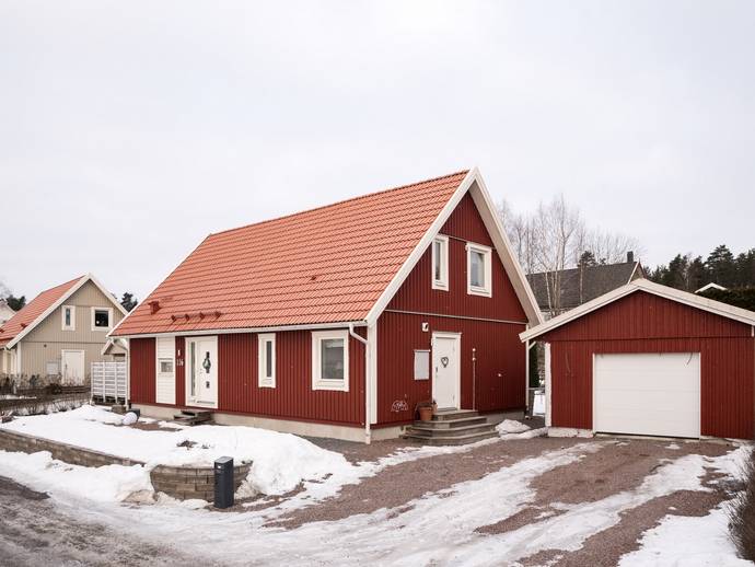 Mogatan 116 i Hallstahammar, Hallstahammars kommun - villa till salu ...