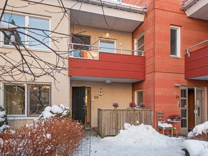 Fyrspannsvägen 29 i Jarlaberg, Nacka kommun - radhus till salu - Hemnet