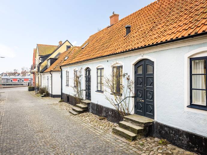 Tullhusgatan 7A och 7B i Gamla stan, Simrishamns kommun - radhus till ...