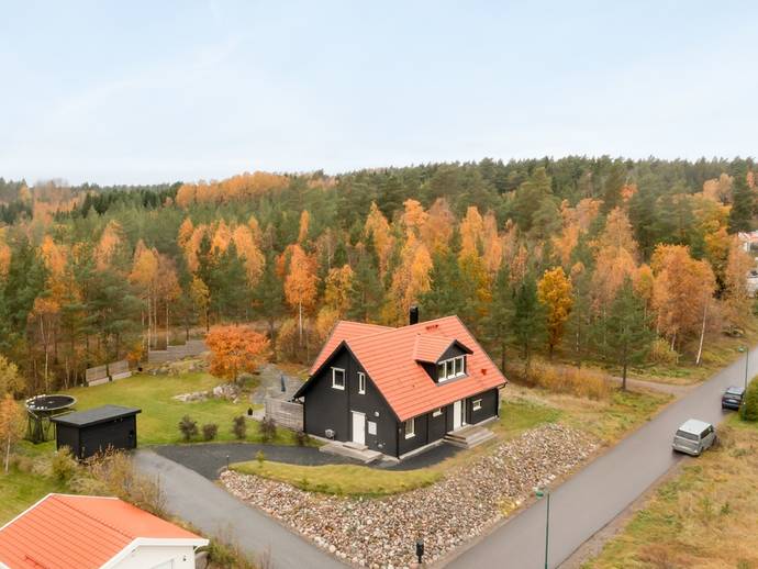 Formtegelvägen 11 i Stallarholmen, Strängnäs kommun - villa till salu ...