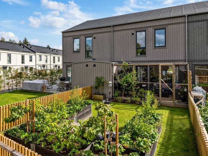 Morkullestråket 17 i Margretelund, Österåkers kommun - radhus till salu ...