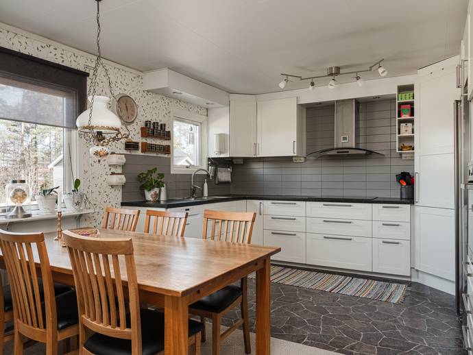 Idvägen 18 i Njurunda, Sundsvalls kommun - villa till salu - Hemnet