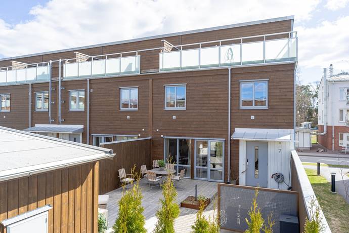 Skeppsbyggargränd 7 i Brandholmen, Nyköpings kommun - Radhus till salu ...