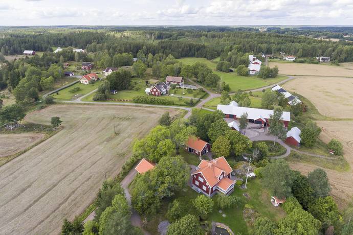 Källösa Lönneberga i Östra Ryd, Östra Ryd - Friliggande villa till salu ...