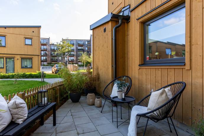 Termikgatan 47E i Södra Ladugårdsängen, Örebro kommun - radhus till ...