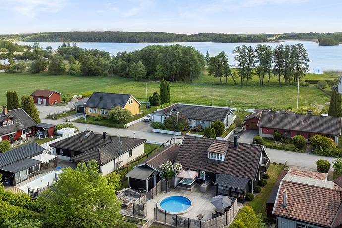 Tillströms väg 12 i Stallarholmen, Strängnäs kommun - villa till salu ...