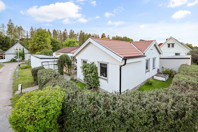 Trollsländevägen 34 i Fresta, Upplands Väsby kommun - Radhus till salu ...