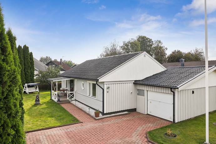 Furulundsvägen 12 i Herrljunga centralt, Herrljunga kommun - villa till ...