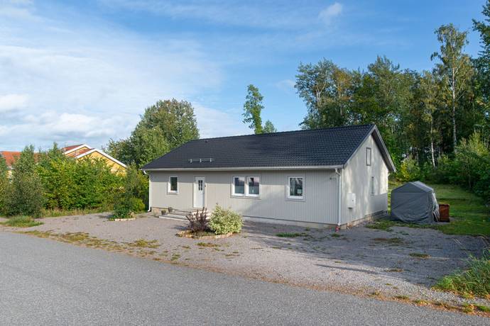 Rosendalsvägen 15 i Stallarholmen, Strängnäs kommun - villa till salu ...