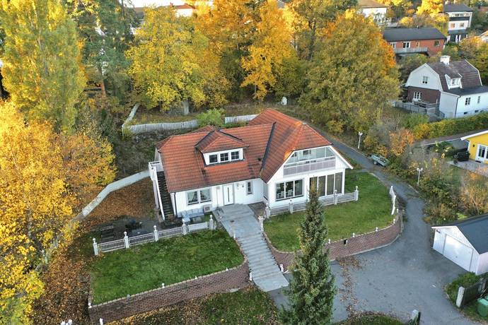 Kurirvägen 16B i Segeltorp, Huddinge kommun - villa till salu - Hemnet