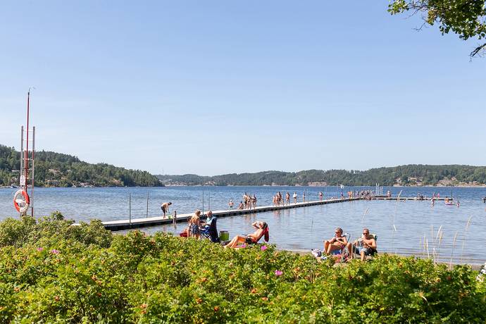 Skredsviks Bro 148 i Gullmarsberg, Uddevalla kommun - fritidshus till ...