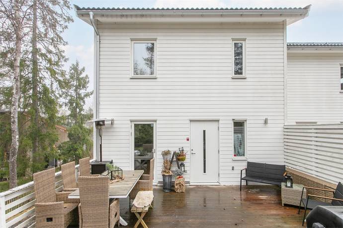 Vassviksvägen 8A i Kummelnäs, Nacka kommun - radhus till salu - Hemnet