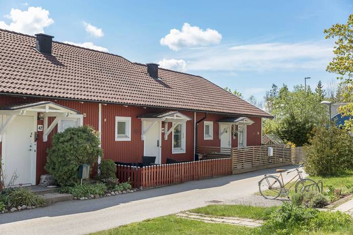 Odlingsvägen 40 i Solgårdsgärde, Vallentuna kommun - Radhus till salu ...