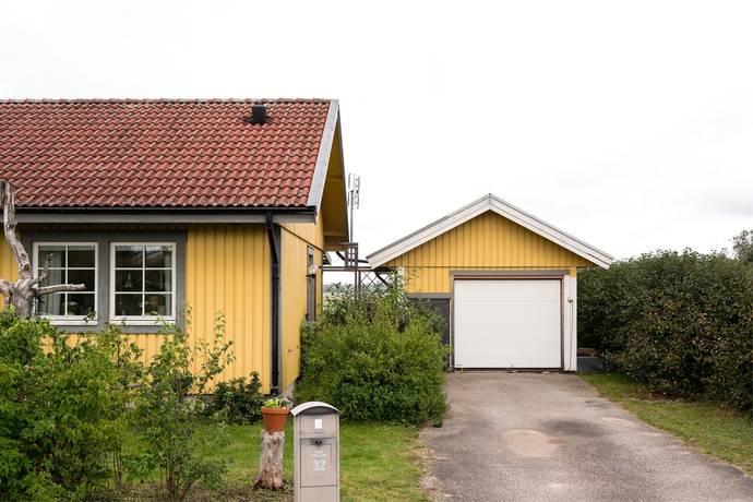 OXBACKSVÄGEN 32 i Hallstahammar, Hallstahammars kommun - villa till ...