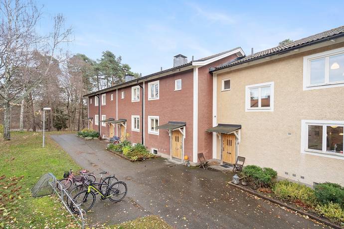 Holbergsgatan 199 i Blackeberg, Stockholms kommun - Radhus till salu ...