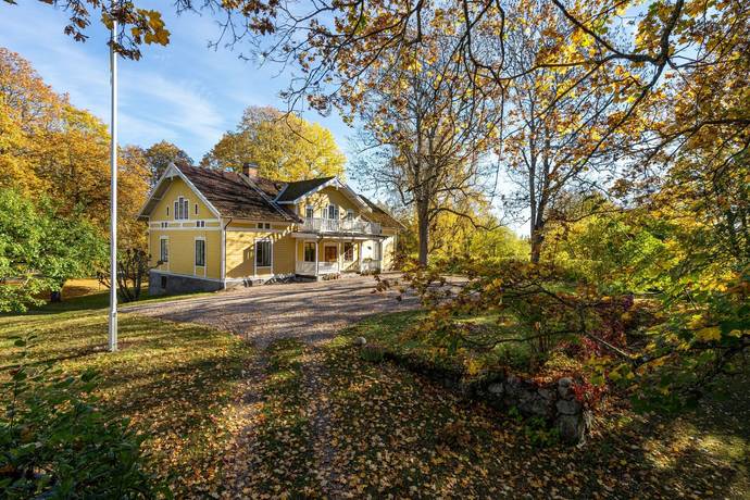 Valsta Gård i Bettna, Flens kommun - gård/skog till salu - Hemnet