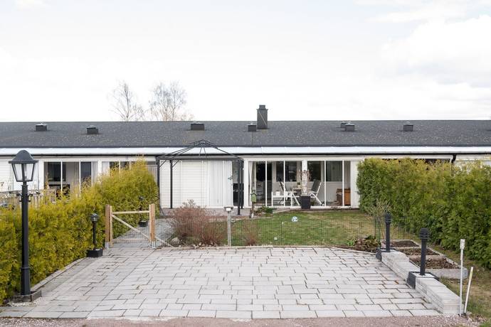 Vallmogatan 13 i Kolbäck, Hallstahammars kommun - Radhus till salu - Hemnet